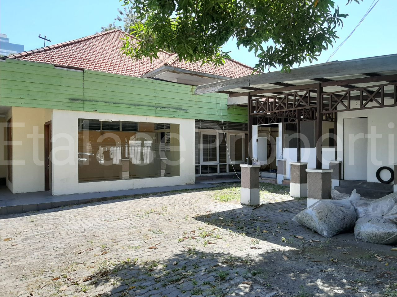 Etalase Properti - Rumah Di Jalan Embong Kemiri Surabaya Pusat